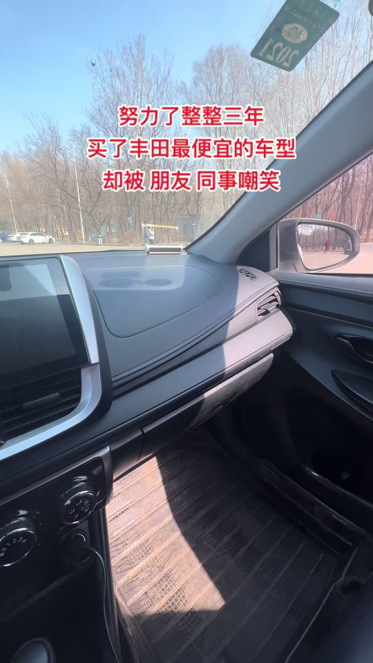 ID7搭载了AR HUD智能导视系统，通过增强现实抬头显示技术，为驾驶者提供更加直观、便捷的导航和驾驶信息#ID7环保黑科技 #不显眼也耀眼 - 抖音