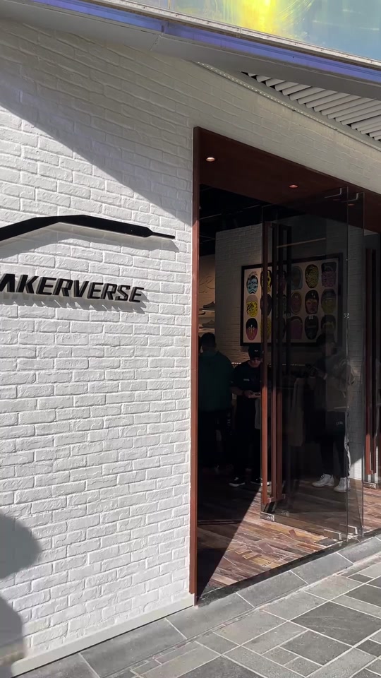 ANTA SNEAKERVERSE安踏作品集白标店打卡 位于北京三里屯的首家ANTA SNEAKERVERSE白标店已经开始营业啦！本期视频就跟随镜头看看店里都有什么吧！#安踏 #安踏作品集 ...